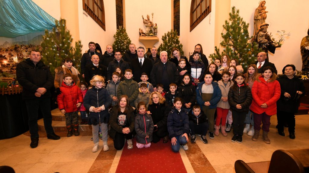 Predsjednik Milanović s Hrvatima u Janjevu – HRVATSKA MATICA ISELJENIKA ...